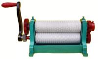China Stainless Steel Manual Tablet Press Machine with 310mm Roller Length and Customizable Cell Size for Beeswax Foundation for sale