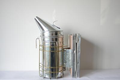 China Stainless Steel M Size American Style Bee Hive Smoker for Beekeeping for sale