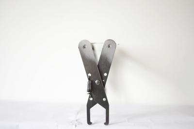 China Galvanized Steel and Stainless Steel Bee Frame Grip with 13cm Length and 190g Weight for Beekeeping for sale