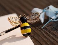 China Cute Alloy Silver Plating Bee Clip Pink And Yellow For Children Beekeepers for sale