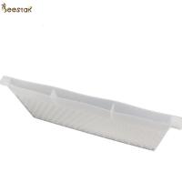 China Food Grade Bee Hive Equipment 49*43.8*22.3cm Honey Bee Feeder Multi Function for sale