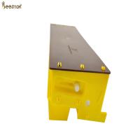 China Flexible Beehive Accessories Plastic Pollen Trap Tray Entrance Pollen Collector for sale