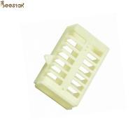 China Plastic Multifunctional Queen Cage 11.2cm*3.1cm*1.7cm for Bee Queen Rearing System for sale