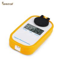 China Yellow Plastic Honey Measuring equipment Digital Honey refractometer for sale