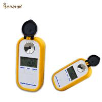 China Yellow Plastic Honey Measuring equipment Digital Honey refractometer for sale