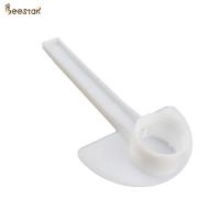 China Plastic Bee Hive Entrance Feeder Beehive Accessories For Beekeeping for sale