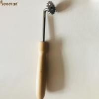 China Beekeeper Beehive Tools Wooden Handle Spur Embedder With Small Gear For Beekeeping for sale