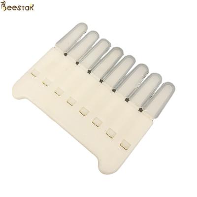 China Plastic Royal Jelly Tool with 8 Teeth and Detachable Head for Efficient Beekeeping Grafting for sale