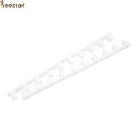 China Plastic Eco-friendly Lightweight Beehive Spacer for Bee Farm Frame Spacer for sale