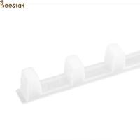 China Plastic Eco-friendly Lightweight Beehive Spacer for Bee Farm Frame Spacer for sale