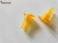 China Wholesale Yellow plastic beekeeping queen cage Breeding Queen Bee Cage for beekeeping for sale