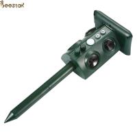 China Outdoor Indoor Beekeeping Equipment Solar Powered Animal Repellent For Garden for sale