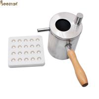 China Queen Rearing Kits bee Silicone Mold Queen Cells With Beeswax Pot for sale