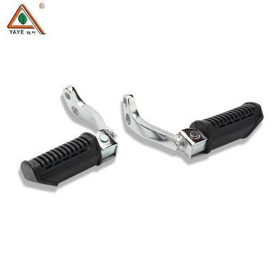 China GN125 Motorcycle Front Footrest Parts Aluminum Rubber Wide Foot Pegs For Distribution for sale