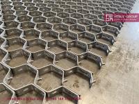 China SS304 14 Gauge 50mm hexagonal mesh H type Hex Metal Grating | USA Hex Metal for Refractory furnace lining for sale