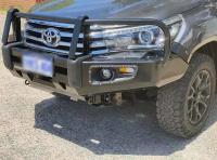 China Steel Hilux TOYOTA Bull Bar Front Bumper With Winch Bracket for sale