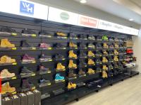 China gondola shelving shoe display gondola shelving wire mesh back supermarket gondola shelf cosmetic shelf for sale