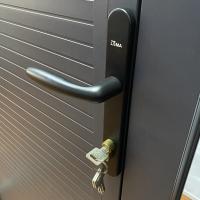 China Customized 2.0mm Aluminum Hinged Door Heavy Duty Casement with Soundproof and Heat Insulation for sale