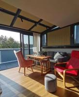 China Customizable Weather-Proof Glass Sun Room with 3.0mm Profile & Corner Code Connection - Single/Double/Triple Glass Options for sale