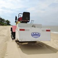 China Handsome Beach Sand Cleaner Tractor 60HP for Superior Sand and Soil Cleaning Results for sale