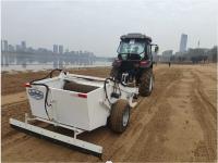 China 1800kg Weight Hydraulically Controlled Vibrating Screen Sand Beach Cleaning Equipment for sale