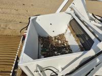 China 300mm Hydraulically Controlled Vibrating Screen for Beach Sand Cleaning Weight KG 1800kg for sale