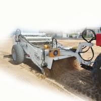 China Maximum Driving Speed 15km/h Ride-On Beach Cleaning Machine with Skid Steer Loaders for sale