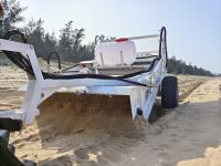 China 1800mm Cleaning Width Tractor Mounted Beach Sand Cleaner for Environmental Product for sale