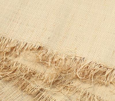 China Natural Green Handwoven Raffia Mat 65x105 cm Eco-Friendly Farmhouse Style Decorative Floor Mat for sale