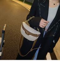 China Plush Lambs Wool Fluffy Fur Women Waist Bag Small Fashion Fabric Winter Female Designer Handbags 20x10cm for sale
