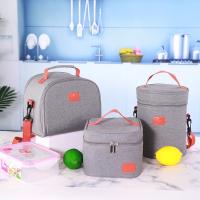 China Custom Portable Lunch Bag Thermal Cooler Box 600D Oxford Waterproof Office Lunchbox with Shoulder Strap for sale