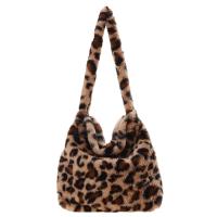 China Wholesale Leopard Print Plush Shoulder Bag for Women Large Capacity 300x250mm Travel Tote for sale