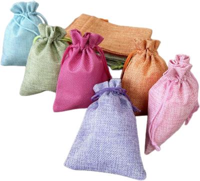 China Burlap Drawstring Gift Bags 7.2 x 5.12 x 2.6 Inch Natural Linen Favor Bags for Wedding Party for sale
