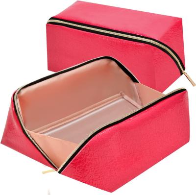 China Large Waterproof Toiletry Makeup Bag 7.8x3.9in Opens Flat for Easy Access for sale