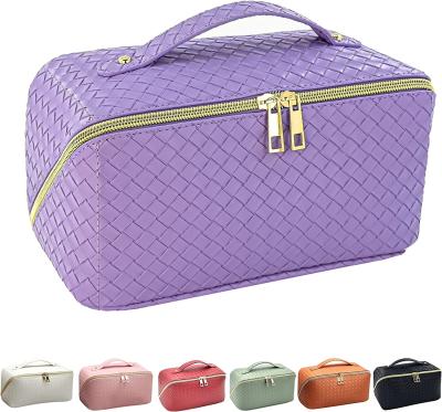 China Waterproof Portable Leather Makeup Organizer Bag with Dividers and Handle for sale
