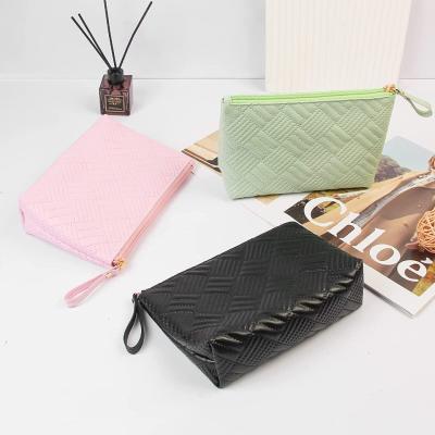 China 4 Compartment Portable Cosmetic Bag Organizer 14L Nylon Waterproof Travel Makeup Case for sale