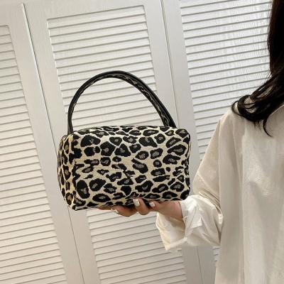 China Lager Capacity Durable Soft Makeup Bag With Handle Large Capacity Cosmetic Pouch for sale