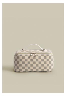 China High End Leather Lining Makeup Bag Multiple Layers Large Capacity Custom Color for sale