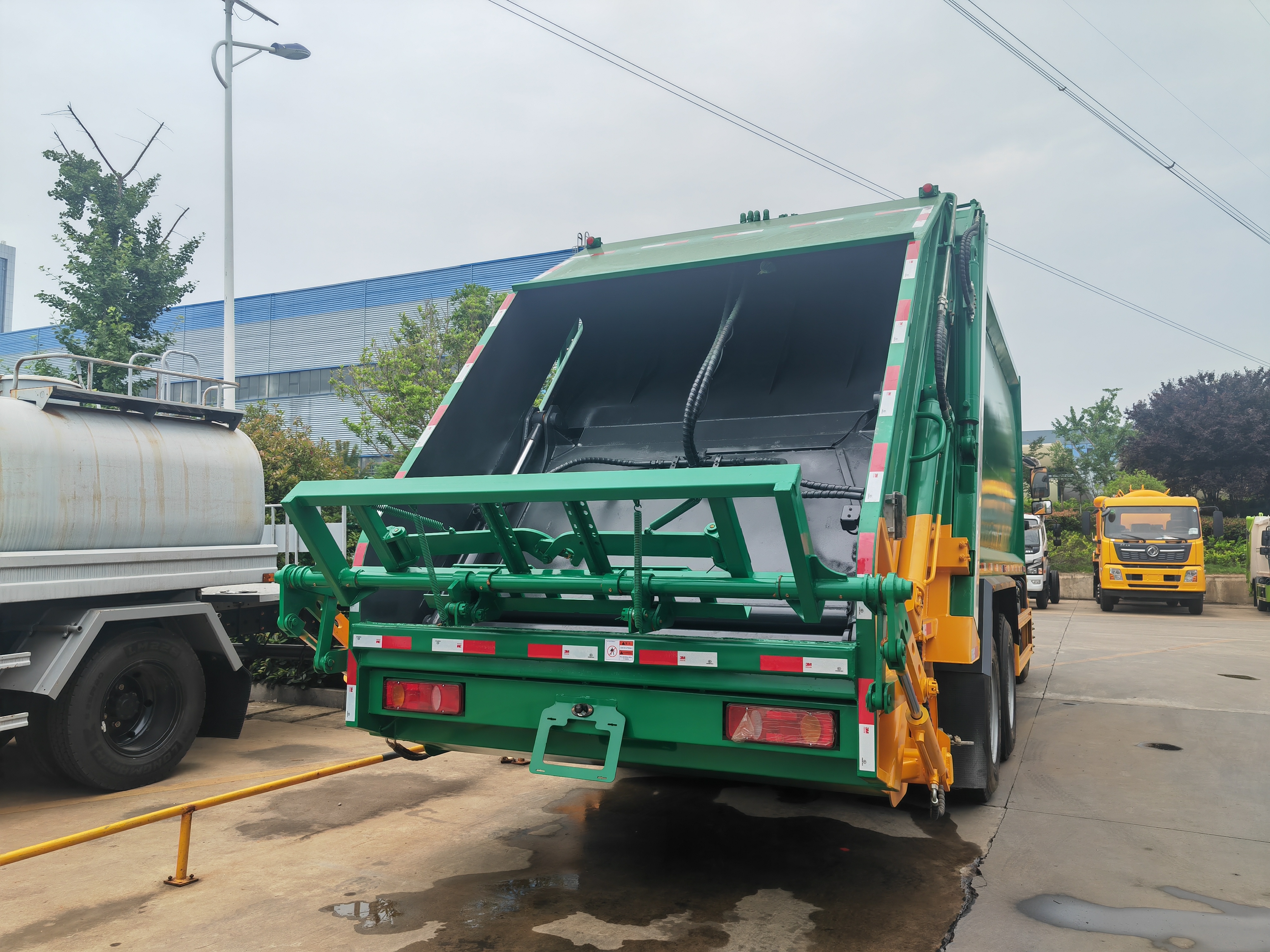 Factory Dispatch: CLW Brand 20cbm Rear-Loading Garbage Compactor Trucks Delivered to Mali
