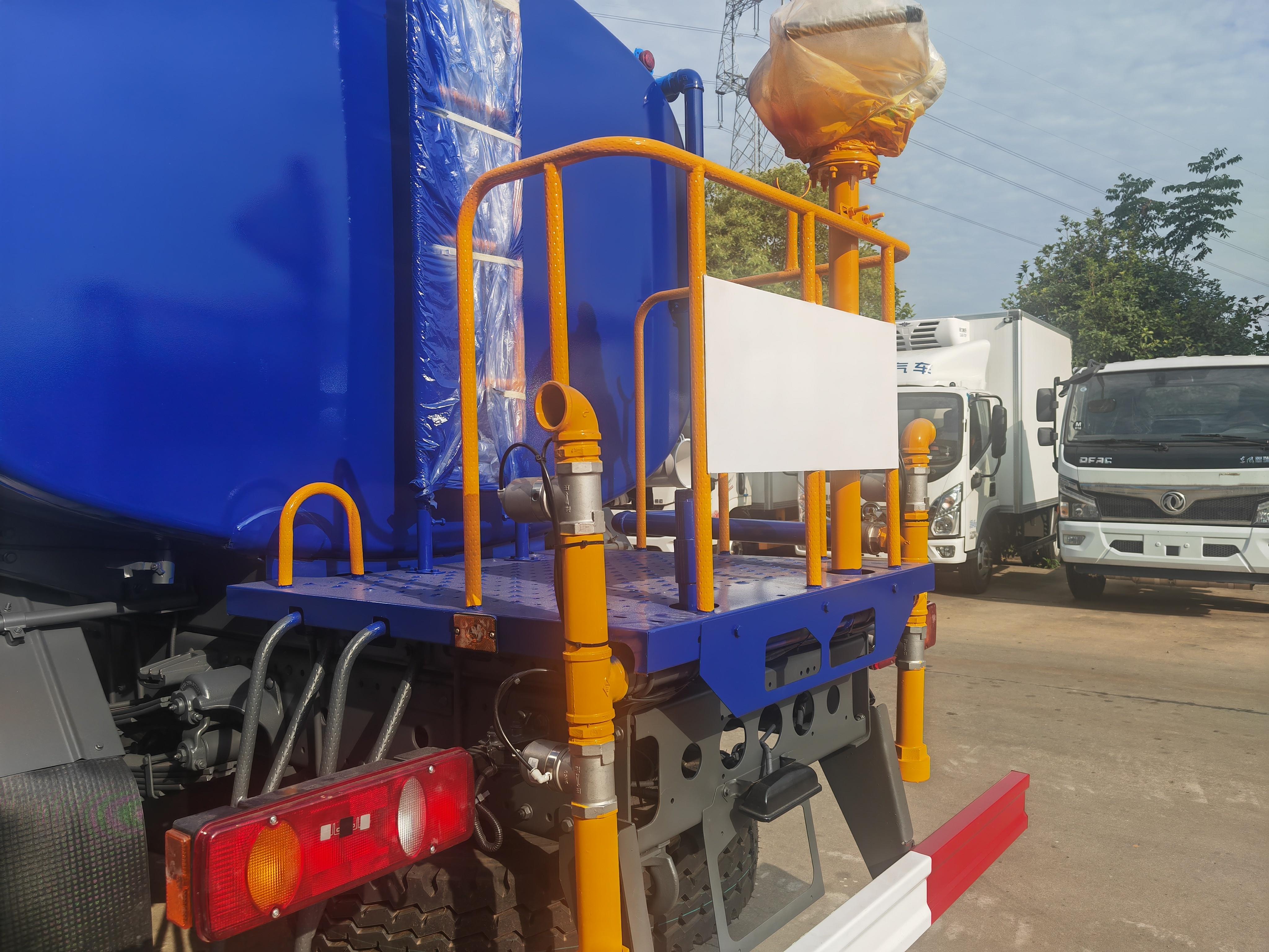 Industrial rear sprinkling valves water bowser truck CLW Group