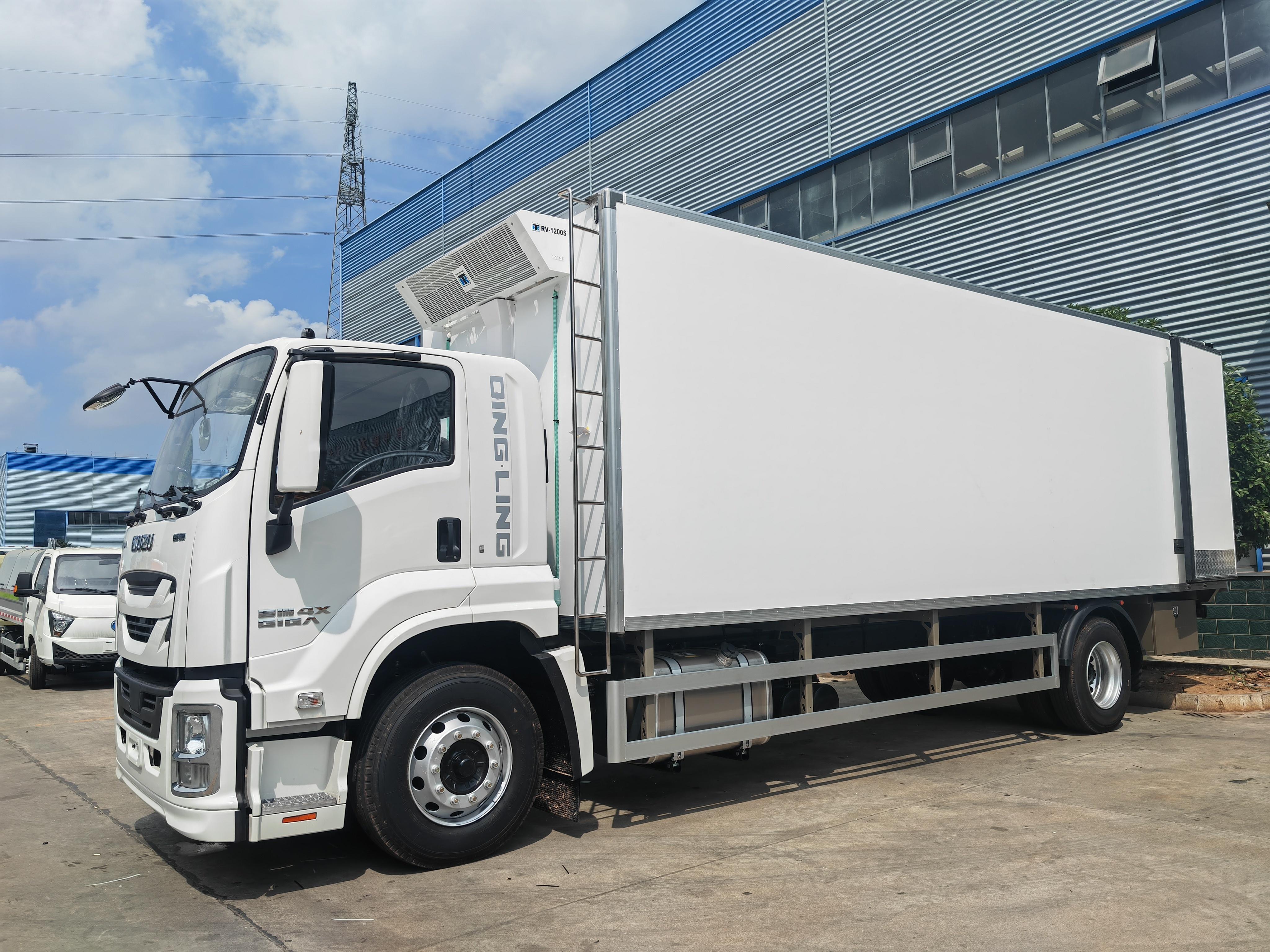 Heavy duty ISUZU GIGA reefer truck with insulated box body for Senegal export