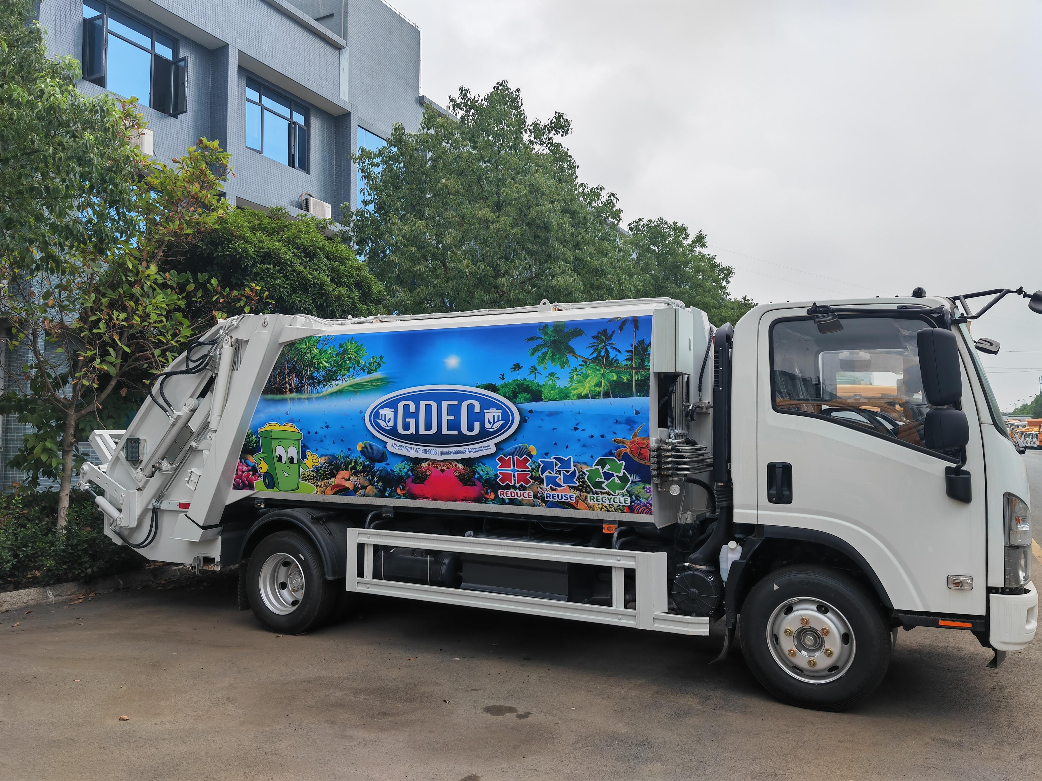 Side profile of ISUZU compressed garbage truck featuring GDEC marine environmental design