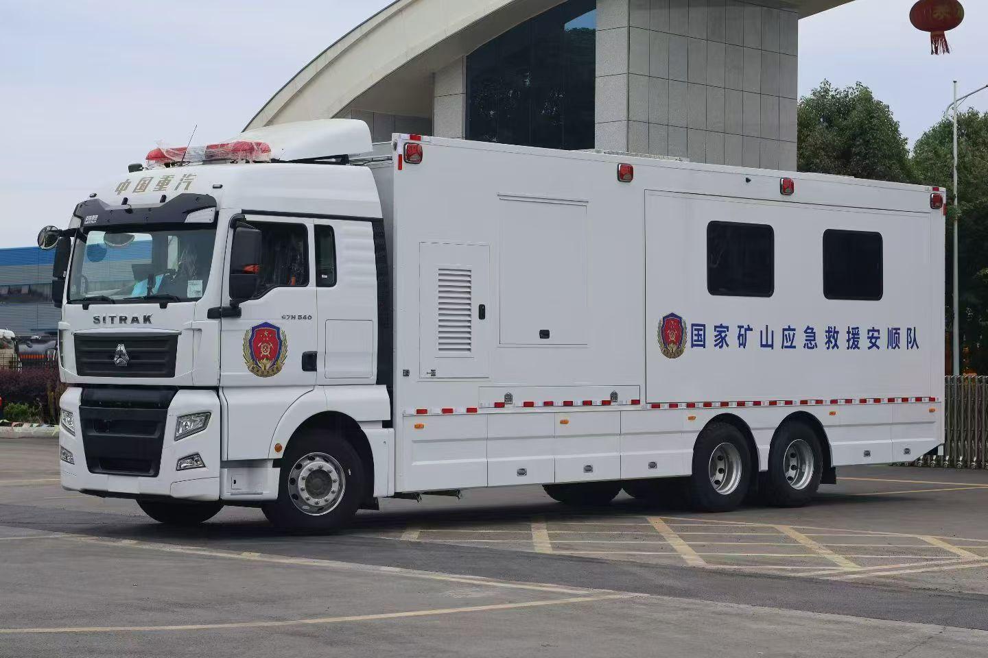 CLW AUTOMOBILE GROUP Organizes On-Site Training for SINOTRUK SITRAK 6x4 Mobile Command Center Truck with Dual-Side Expansion
