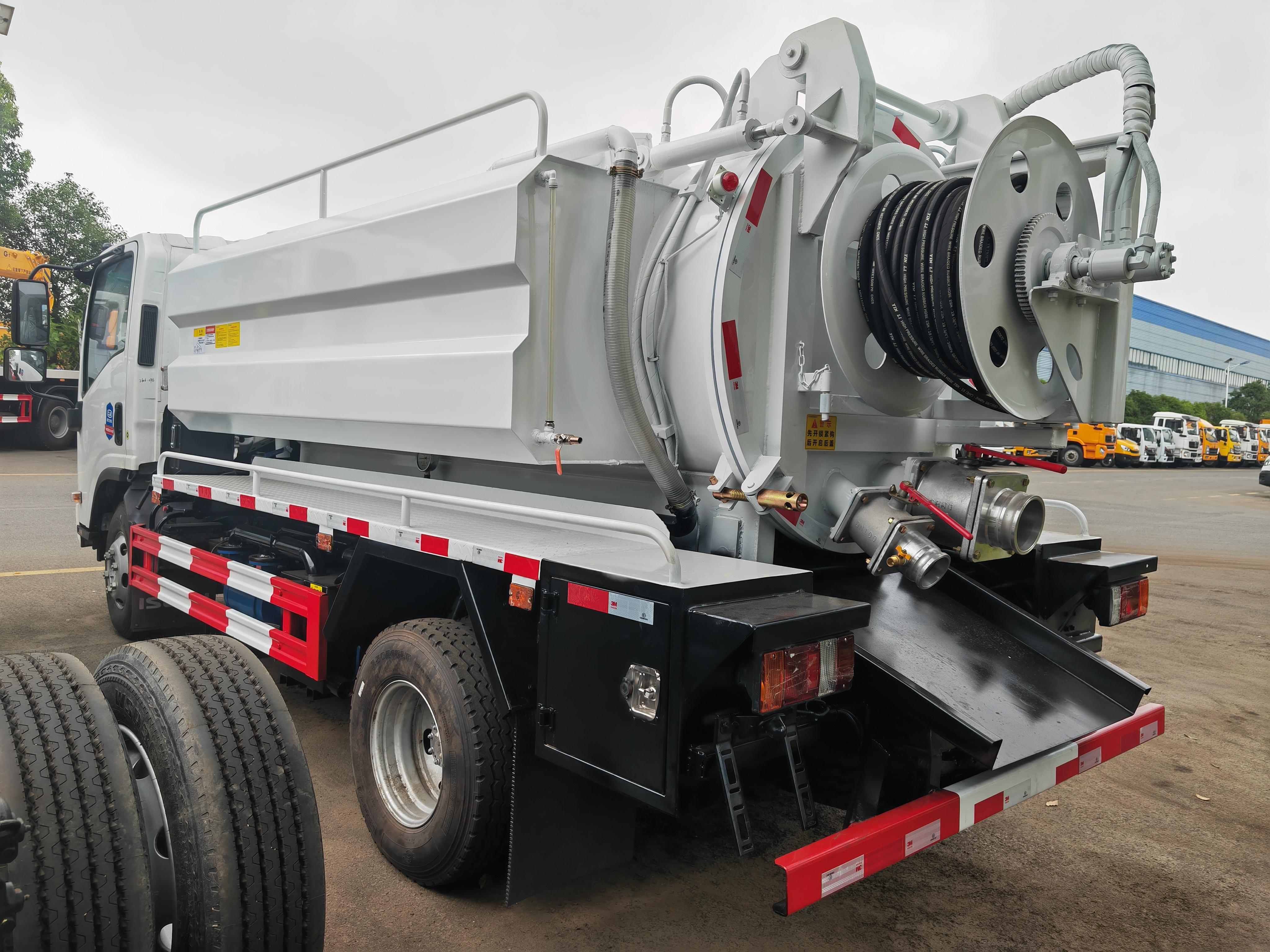 Rear hose reel and discharge valves of ISUZU sewer vacuum truck and septic tank pump truck