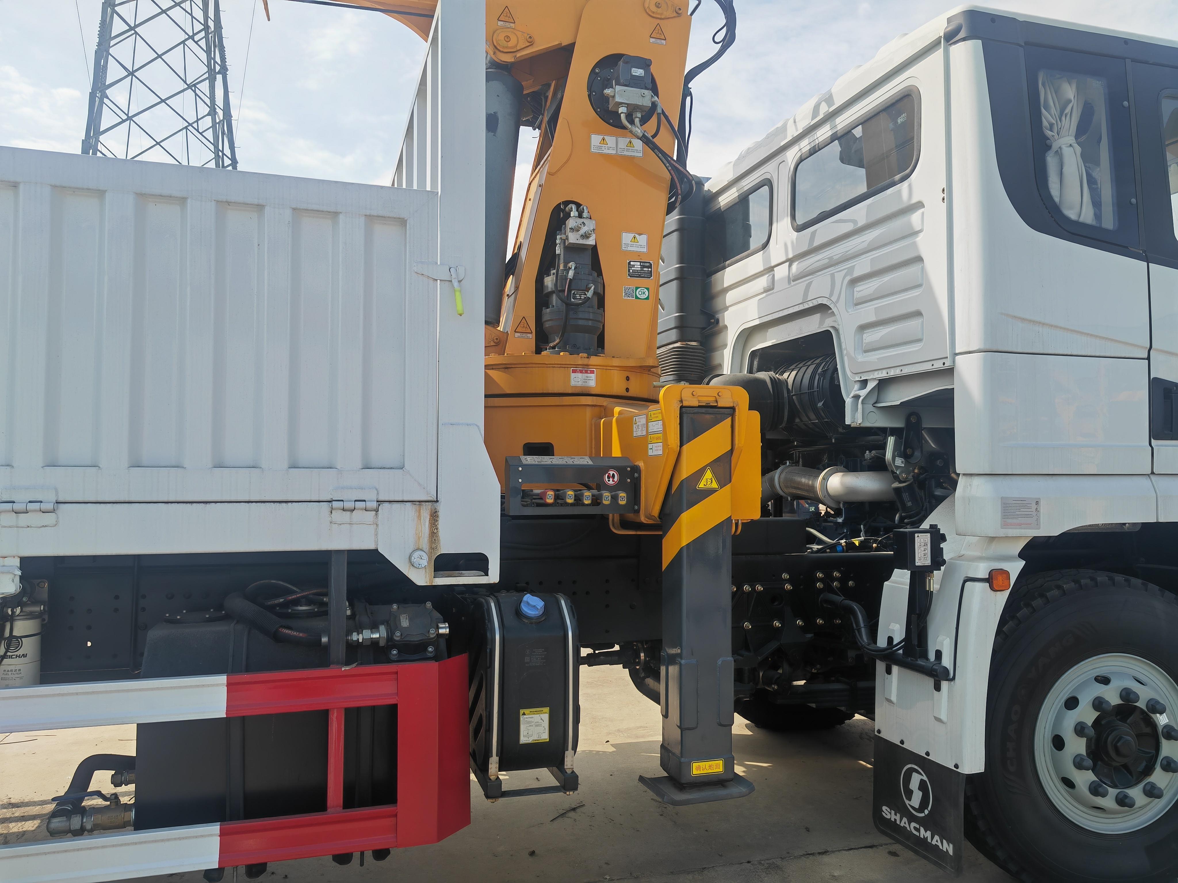 XCMG MSQS300-4 crane hydraulic outrigger and slewing base installation on Shacman chassis
