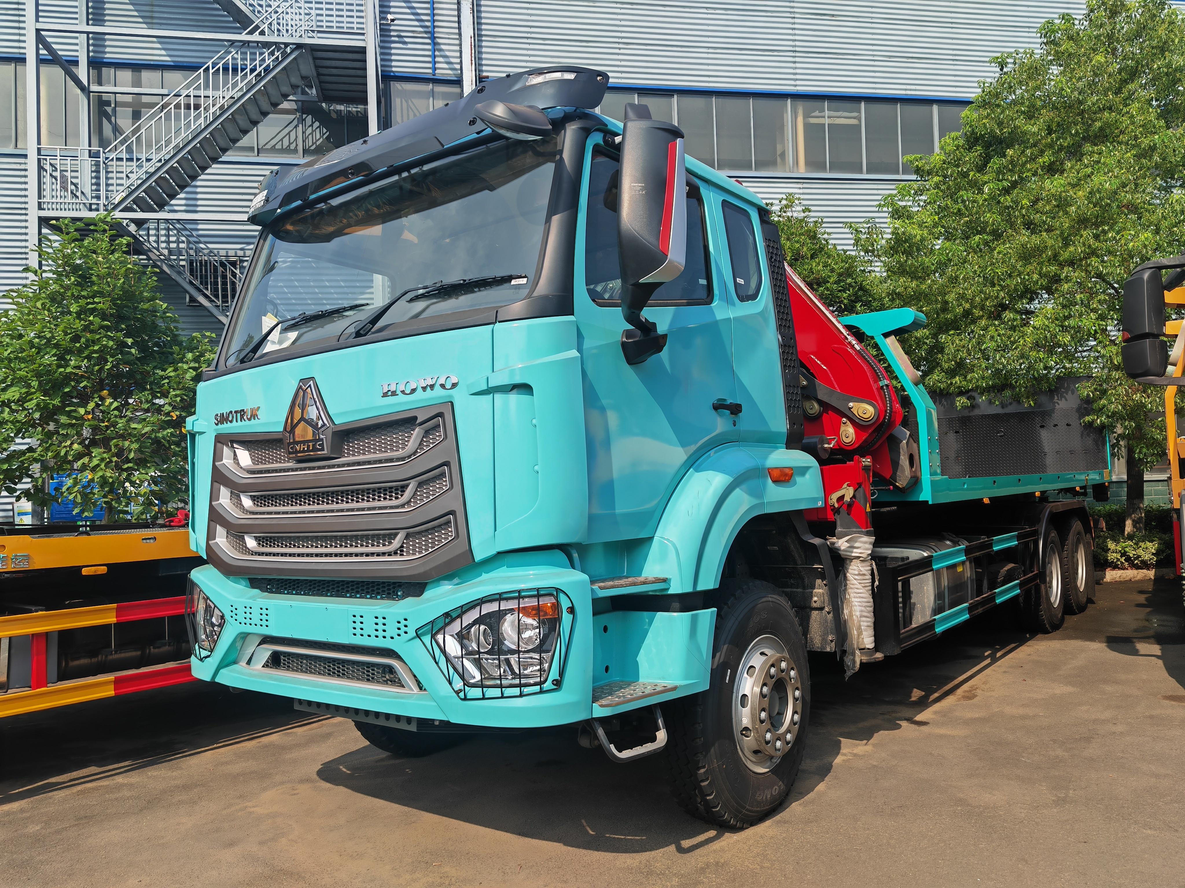 Sinotruk HOWO 6x4 flatbed truck with XCMG SQZ200 knuckle boom crane