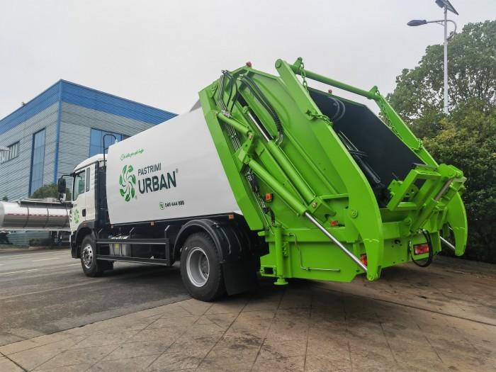 SINOTRUK HOWO rear loading refuse collection vehicle