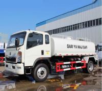 China Sinotruk HOWO 4X2 10000 Liter 6 Wheels 10m3 Water Sprinkler Tank Truck for sale