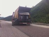 China HOWO Construction Asphalt Rubber Chip Sealer Macadam Gravel Synchronous Truck for sale