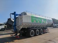 China 3 Axles Transport Bulk Powder Truck Transport Grain Animal Feed Tank Truck Trailer for sale